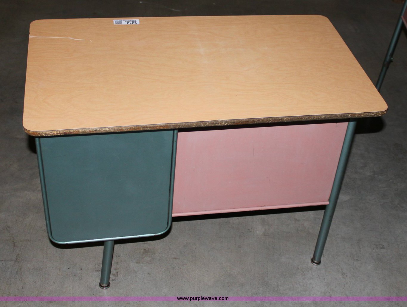 (25) student desks in McPherson, KS | Item 6342 sold | Purple Wave