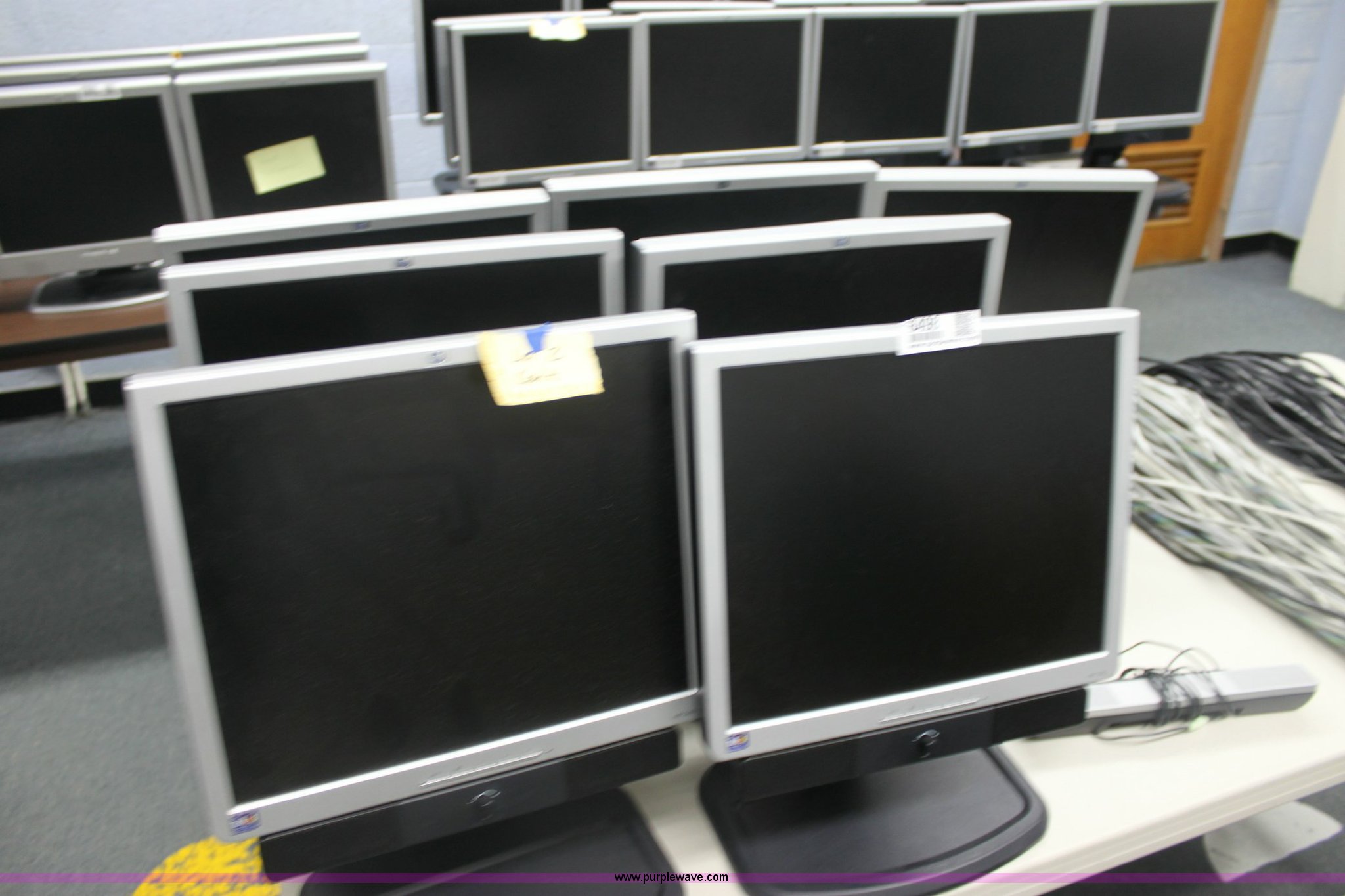 (21) HP 1740 17" flat panel monitors in Hutchinson, KS | Item 6498 sold ...