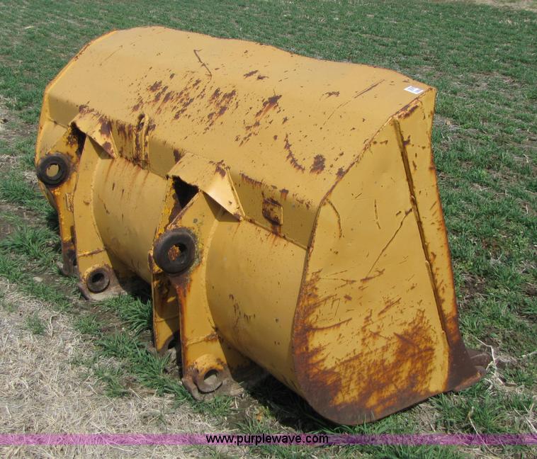 Eight tooth dozer bucket in Wamego, KS | Item 8665 sold | Purple Wave