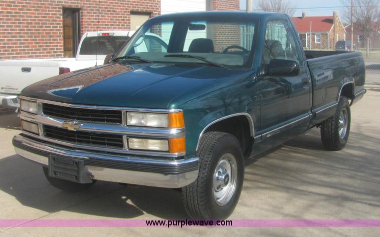 2000 Chevrolet C3500 LS pickup truck in Wichita, KS | Item 7013 sold ...