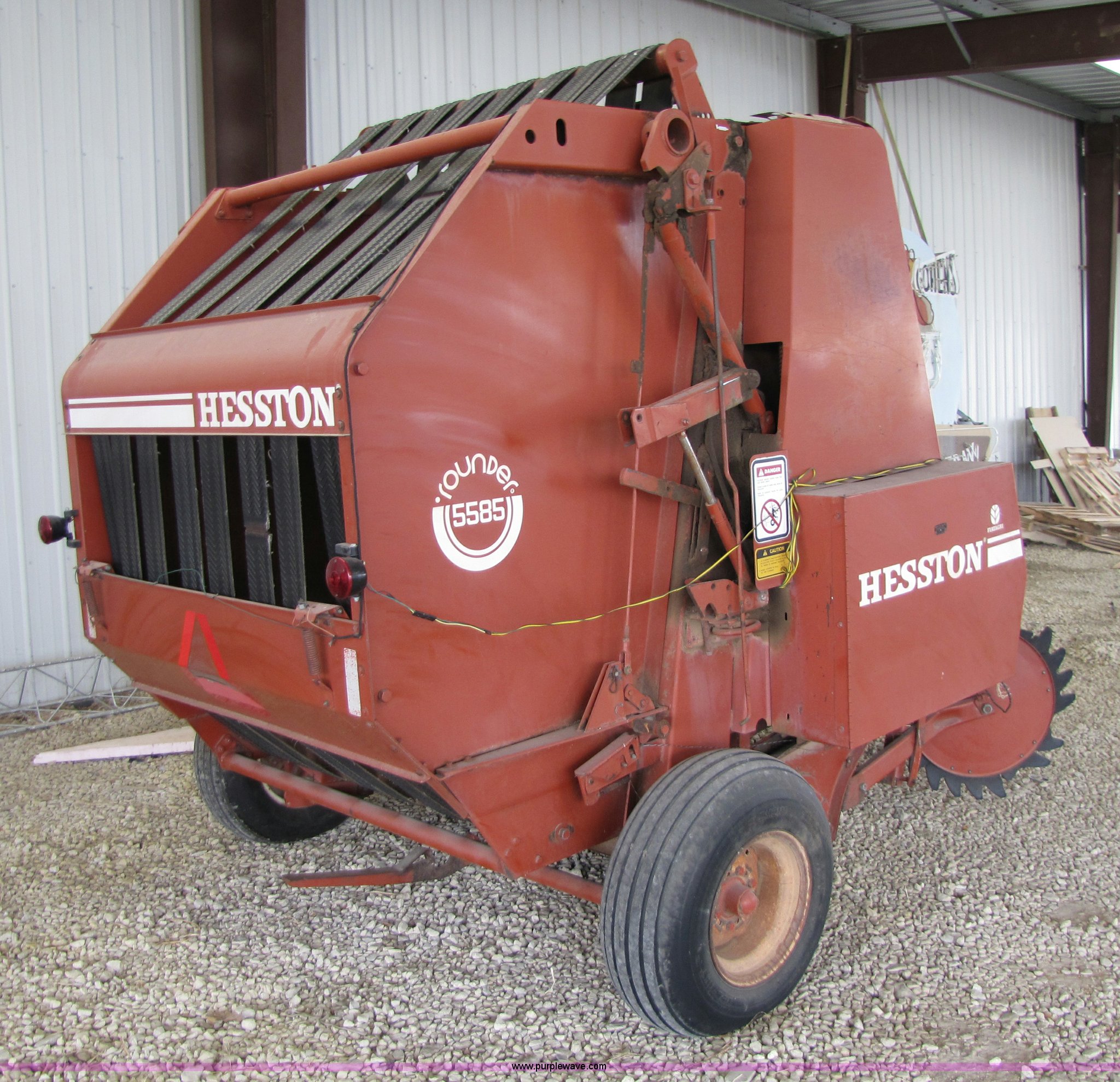 Hesston 5585 round baler in Manhattan, KS | Item 8482 sold | Purple Wave