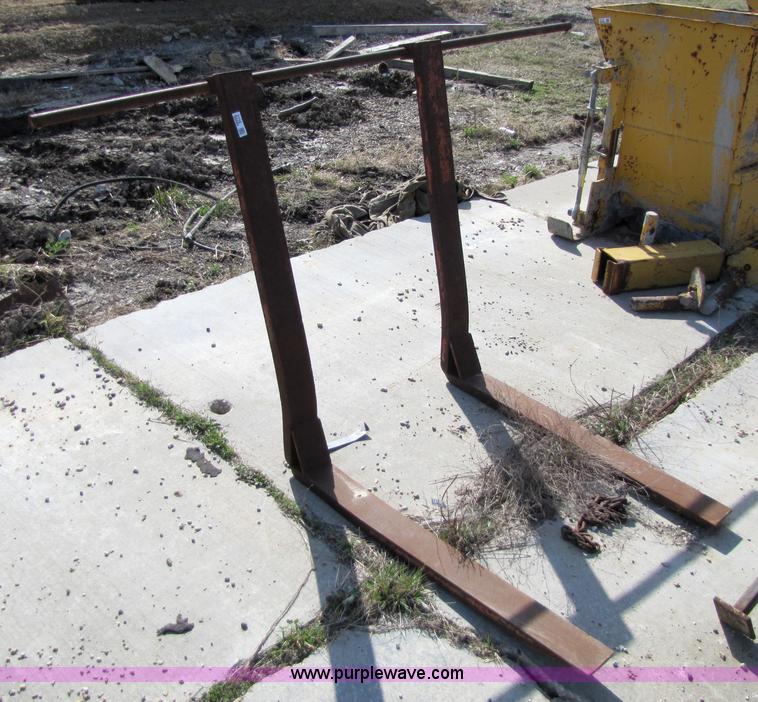 Case 580 backhoe forks in Tonganoxie, KS | Item 2116 sold | Purple Wave