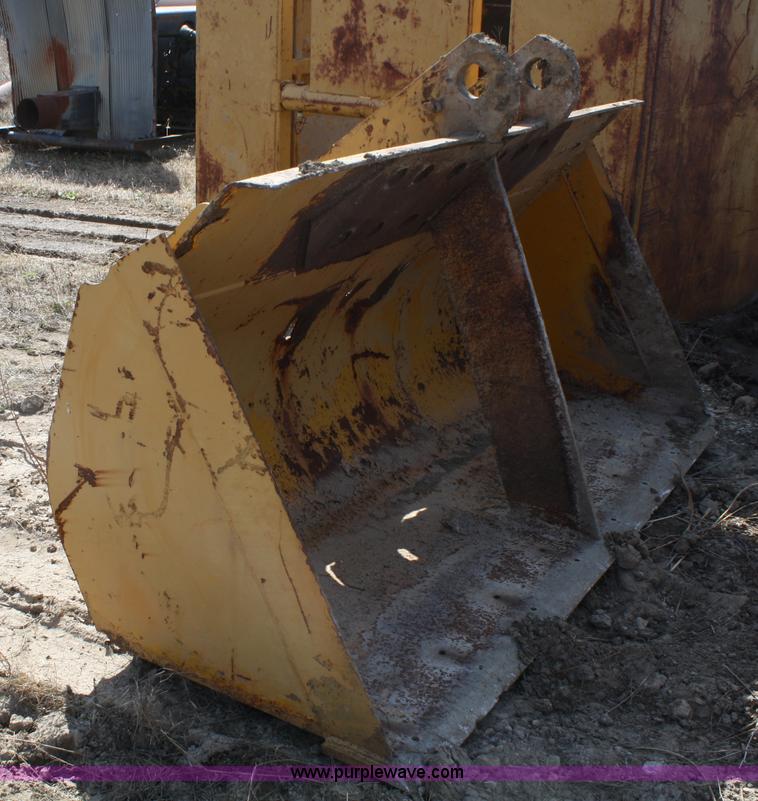 Three yard bucket in Tonganoxie, KS | Item 5071 sold | Purple Wave