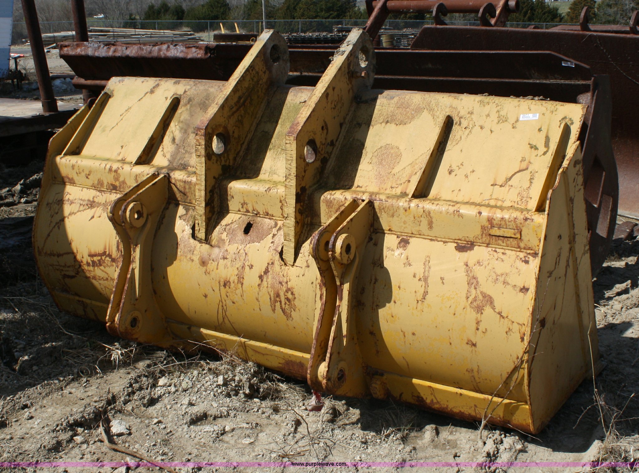 Three yard bucket in Tonganoxie, KS | Item 5071 sold | Purple Wave