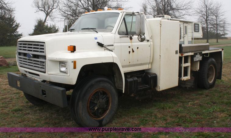 1987 Ford F800 service truck in Fairview, KS | Item 4725 sold | Purple Wave
