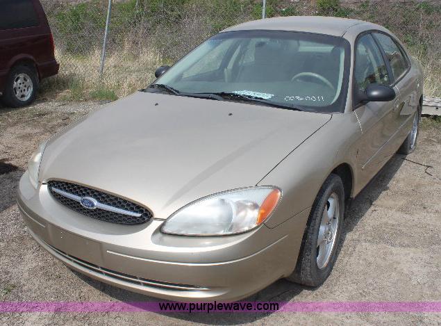 2001 Ford Taurus LX in Topeka, KS | Item 6104 sold | Purple Wave