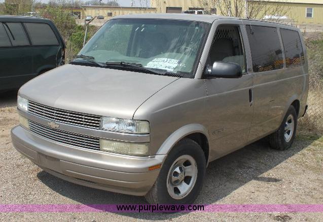 2002 Chevrolet Astro van in Topeka, KS | Item 6108 sold | Purple Wave