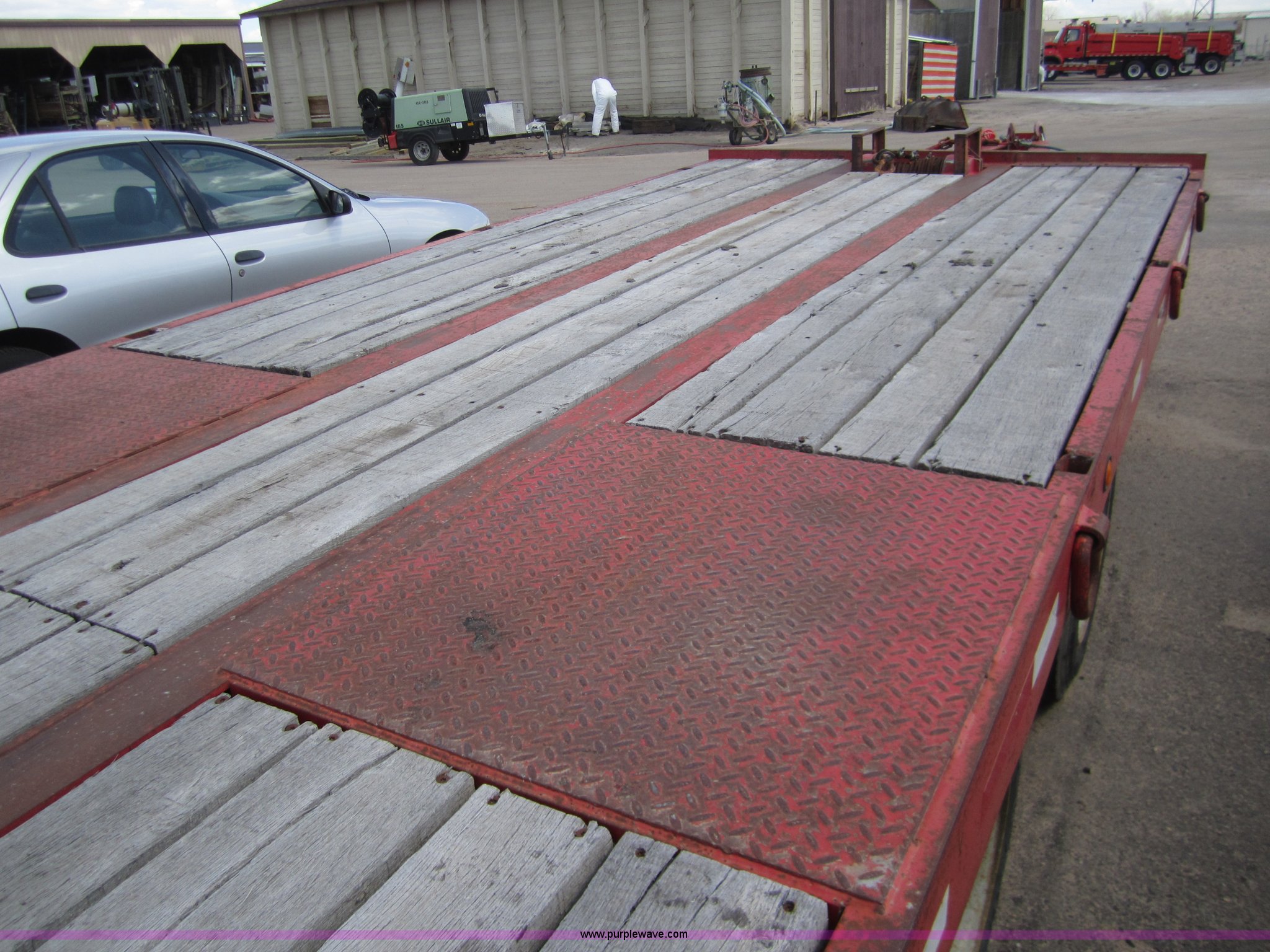 1999 Evaco 20 ton trailer in Norton, KS | Item 3094 sold | Purple Wave