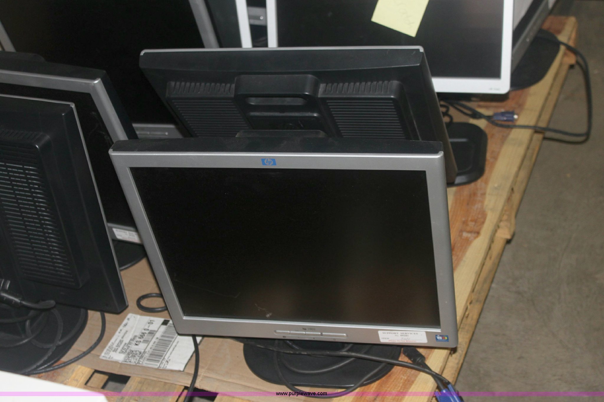 (10) HP flat screen monitors in Topeka, KS | Item 6178 sold | Purple Wave