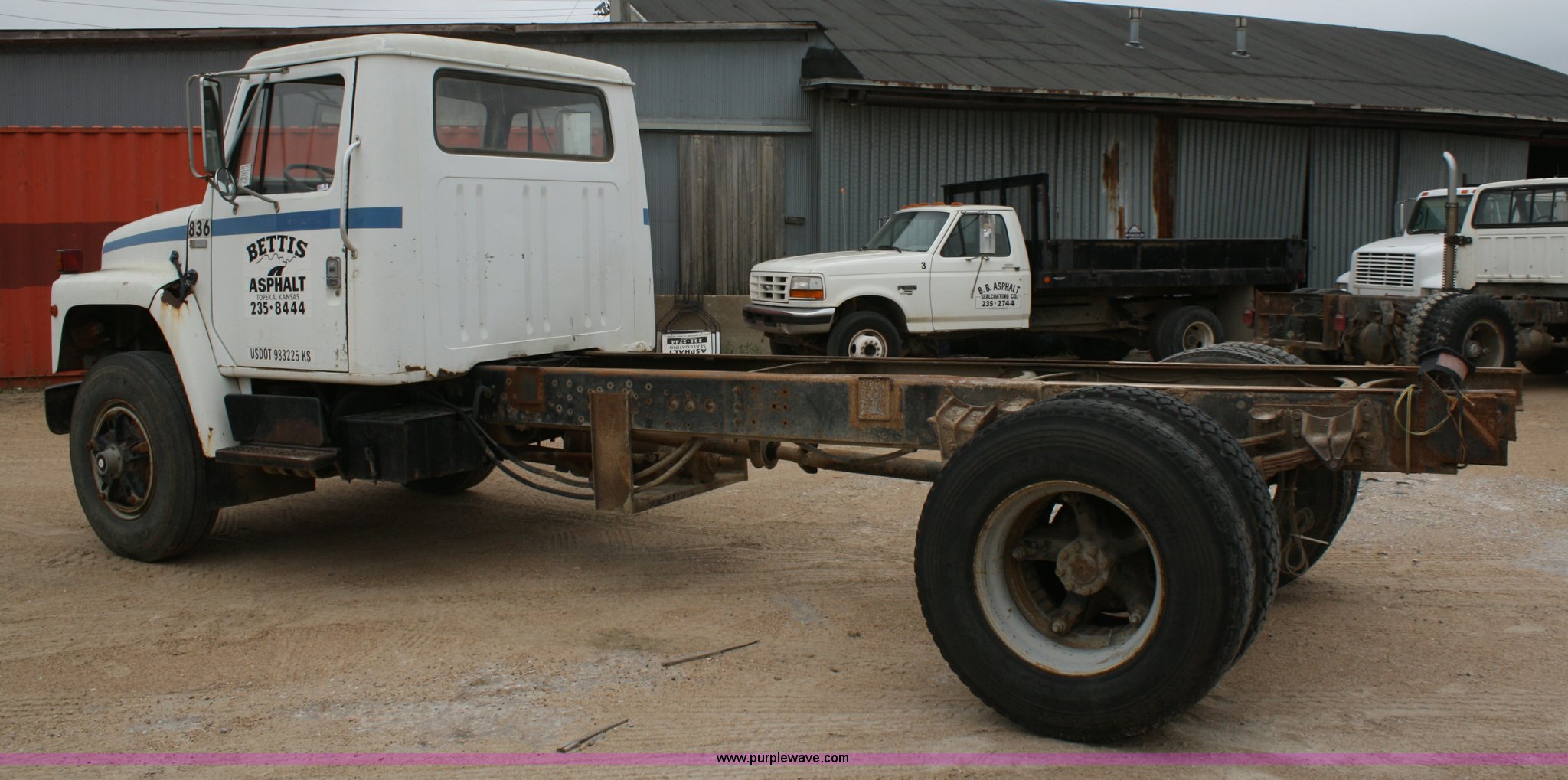 1981 International 1854 truck cab and chassis in Topeka, KS | Item 4821 sold | Purple Wave