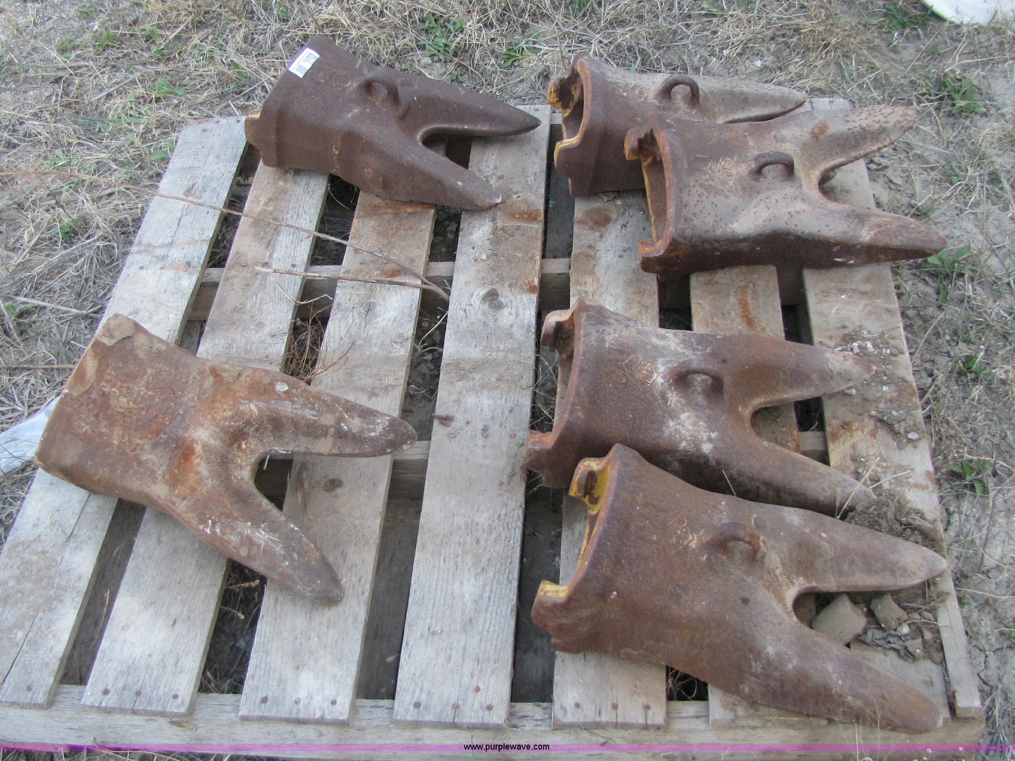 (6) teeth for Caterpillar 385 excavator bucket in Lindsborg, KS | Item ...