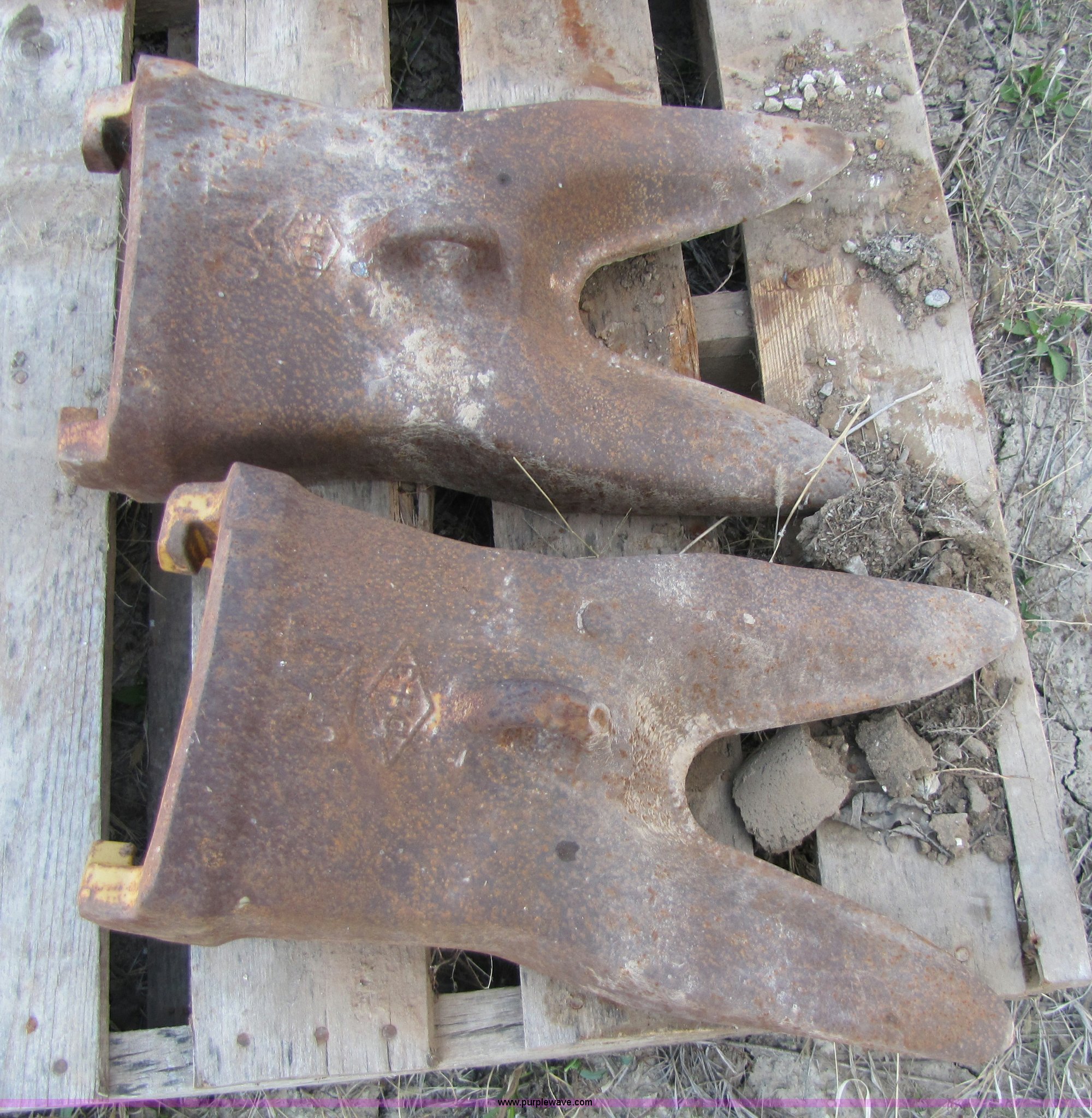 (6) teeth for Caterpillar 385 excavator bucket in Lindsborg, KS | Item ...
