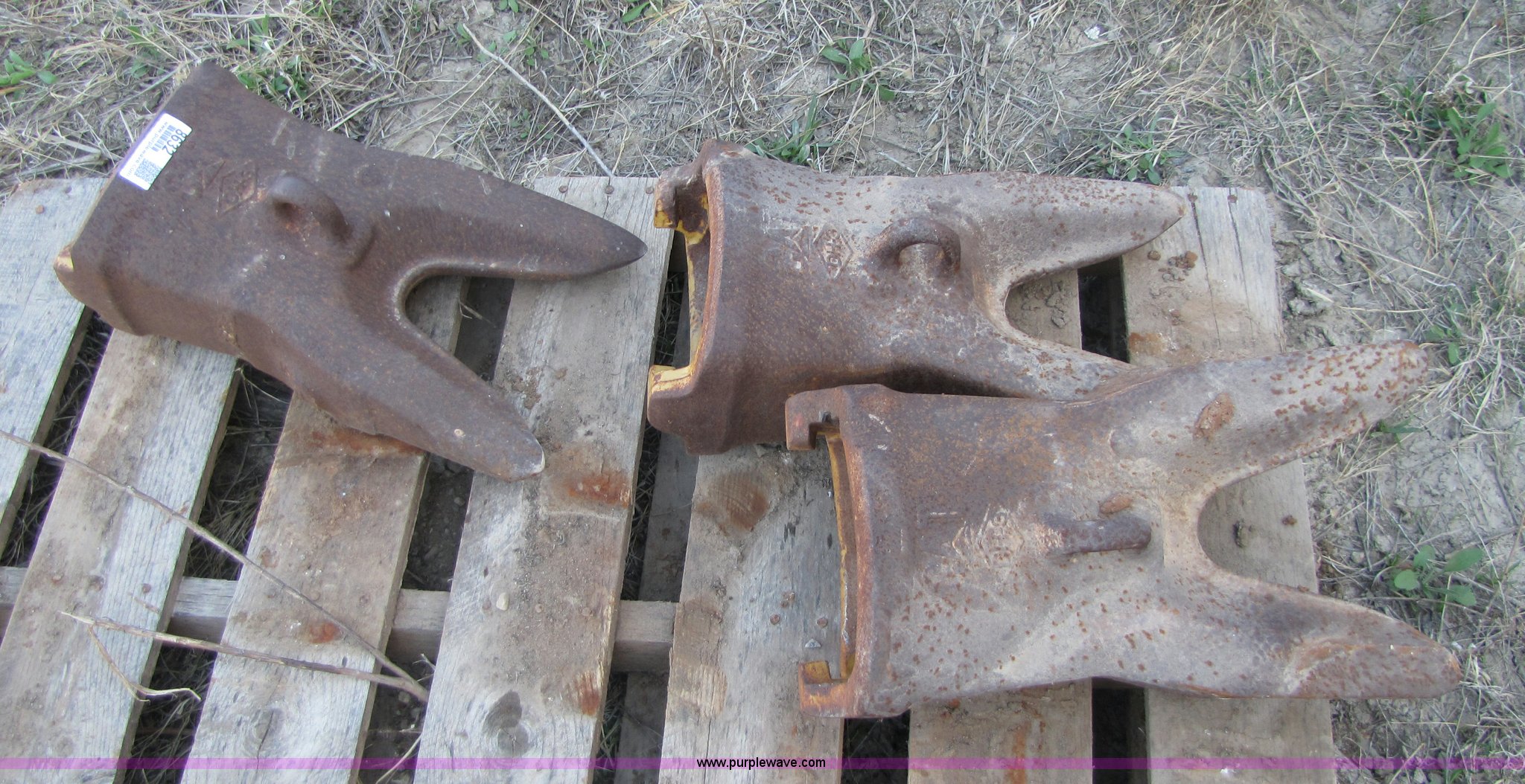 (6) teeth for Caterpillar 385 excavator bucket in Lindsborg, KS | Item ...