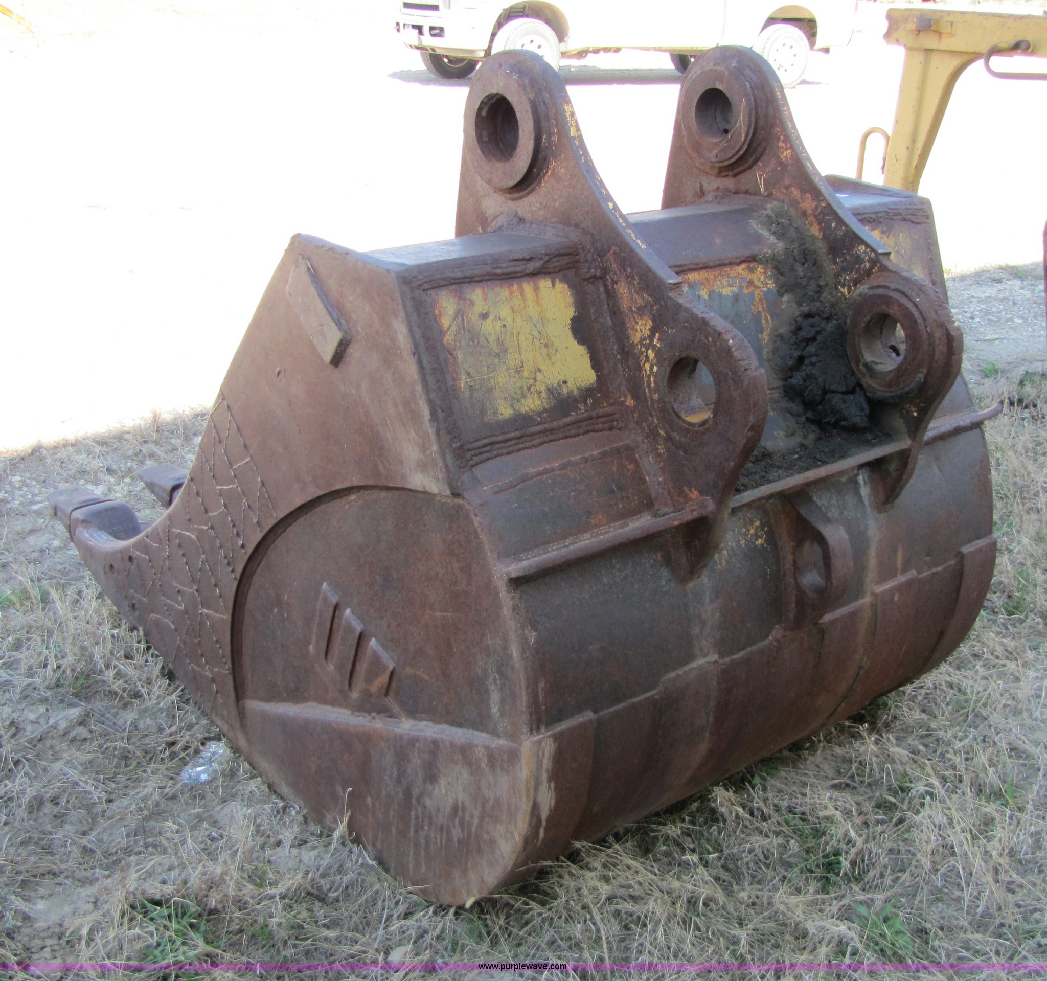 John Deere 992 excavator bucket in Lindsborg, KS | Item 8635 sold ...