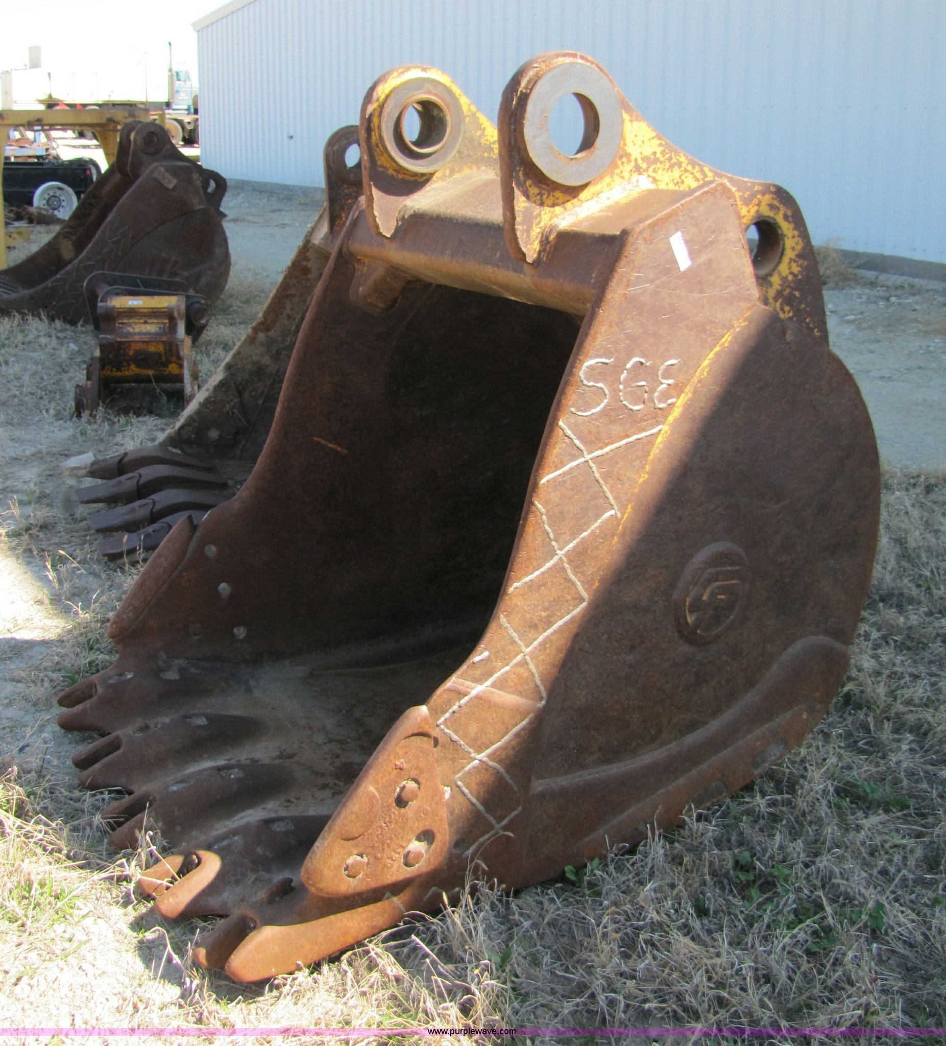 John Deere 992 excavator bucket in Lindsborg, KS | Item 8641 sold ...