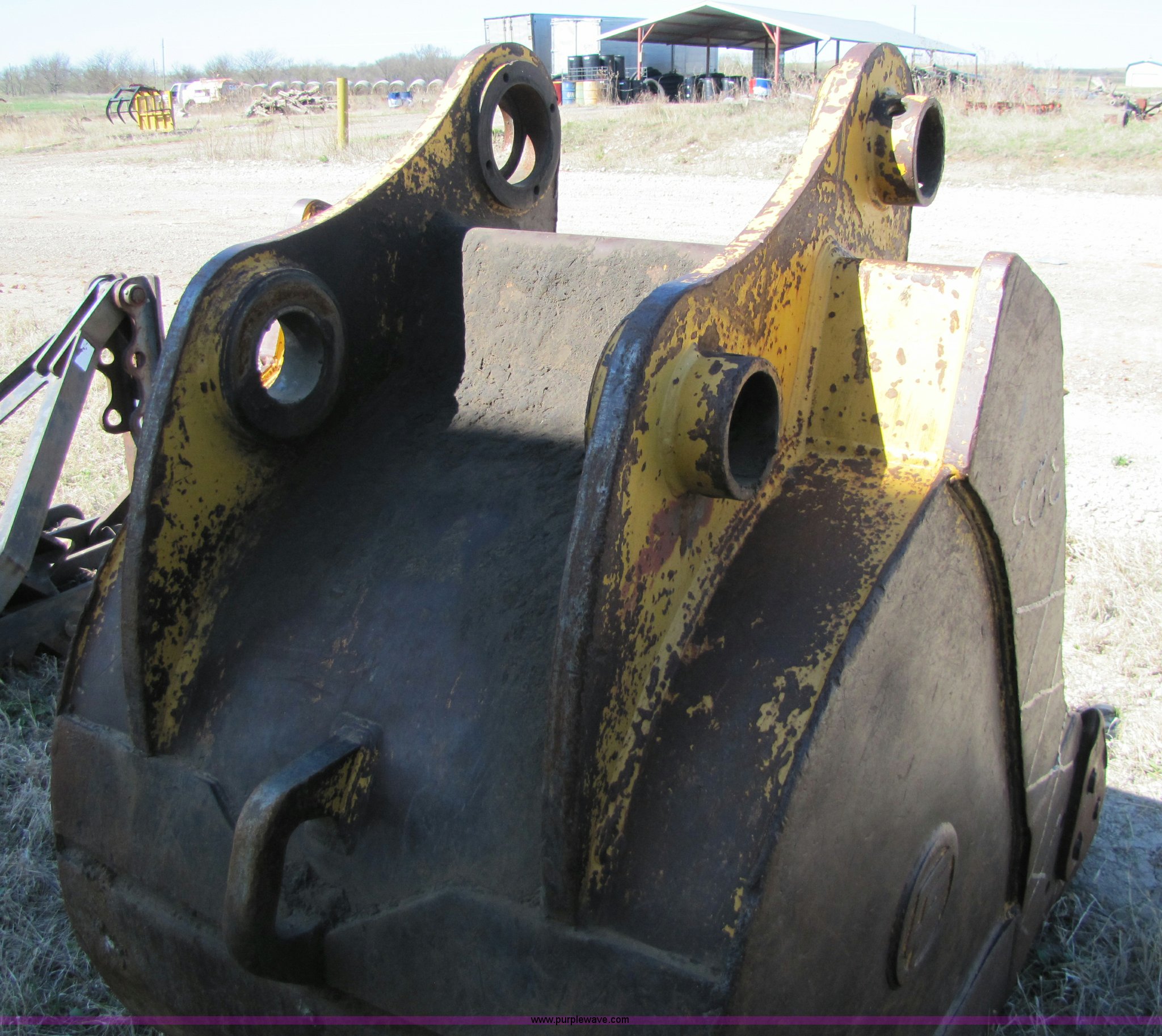 John Deere 992 excavator bucket in Lindsborg, KS | Item 8641 sold ...