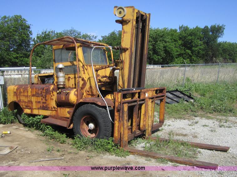 Gerlinger G-22 forklift in Catoosa, OK | Item 3690 sold | Purple Wave