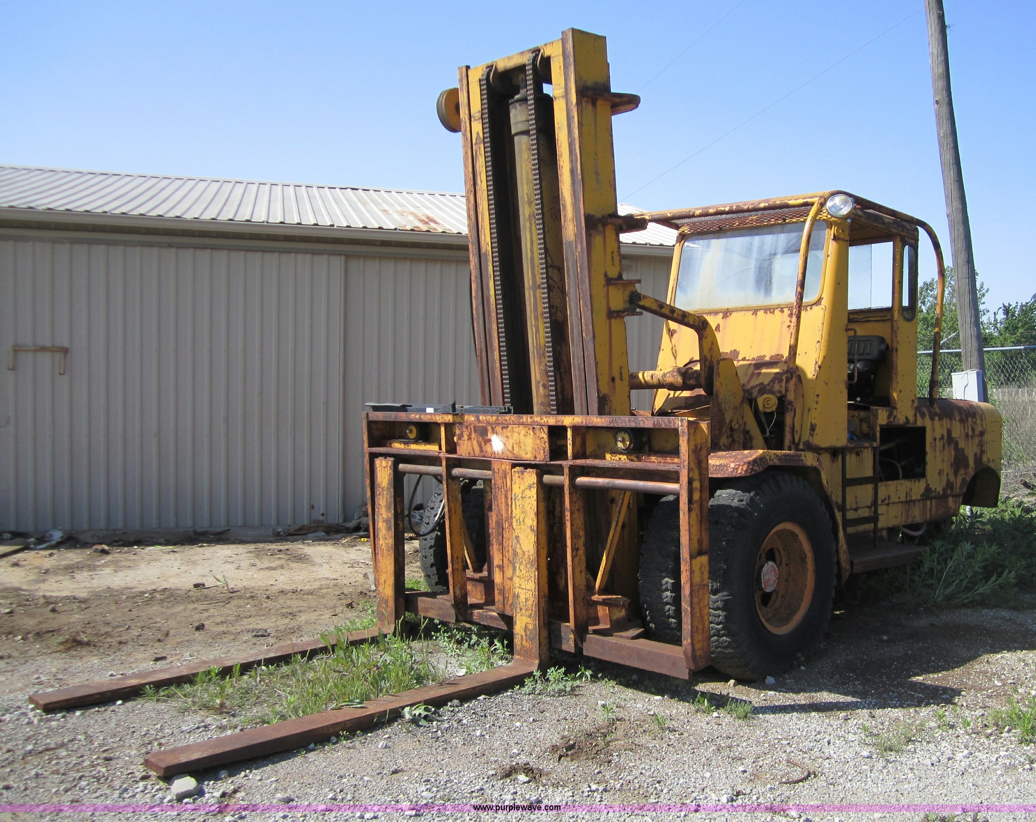 Gerlinger G-22 forklift in Catoosa, OK | Item 3690 sold | Purple Wave