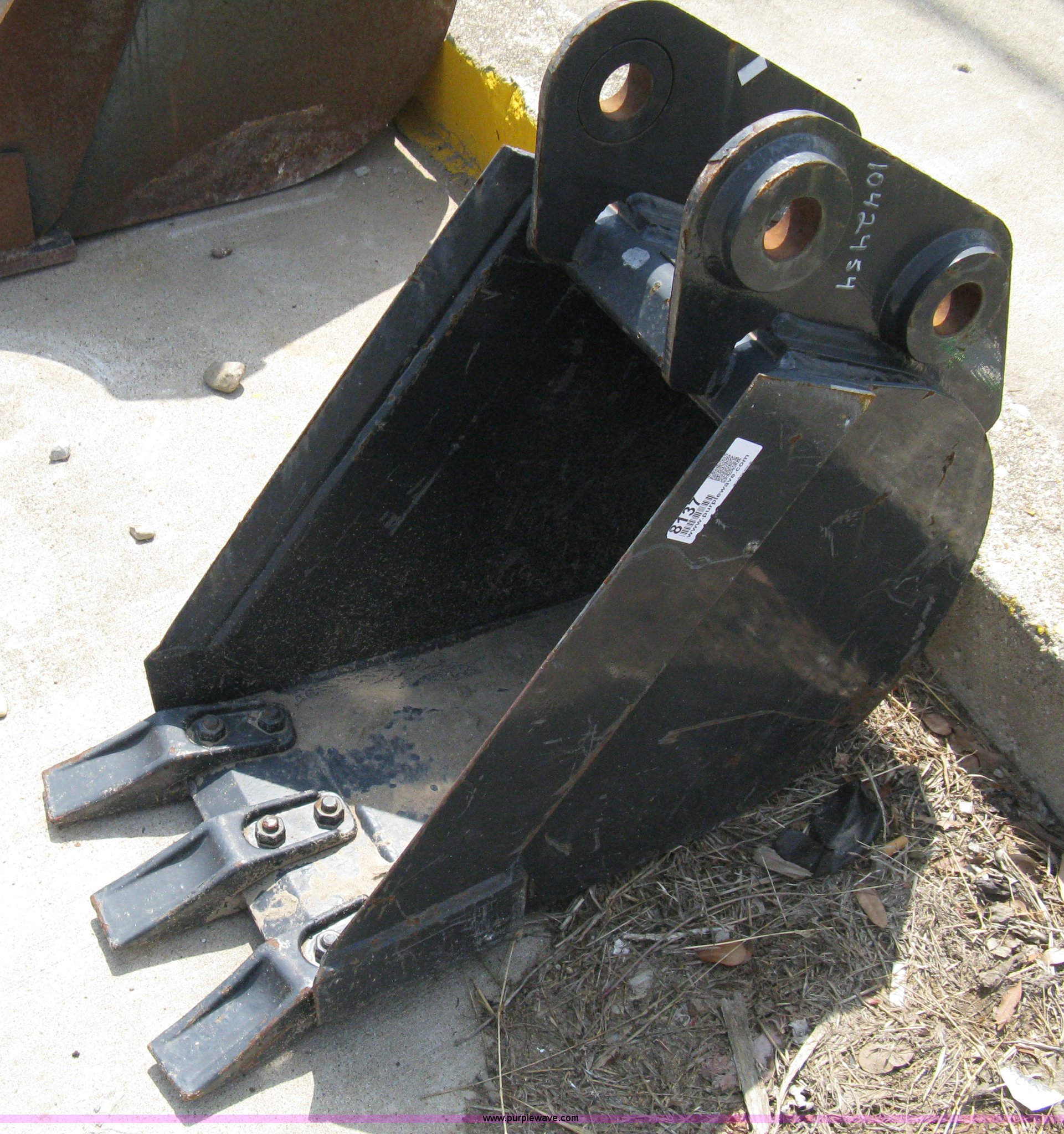 Bobcat compact excavator bucket in Fort Worth, TX | Item 8137 sold ...