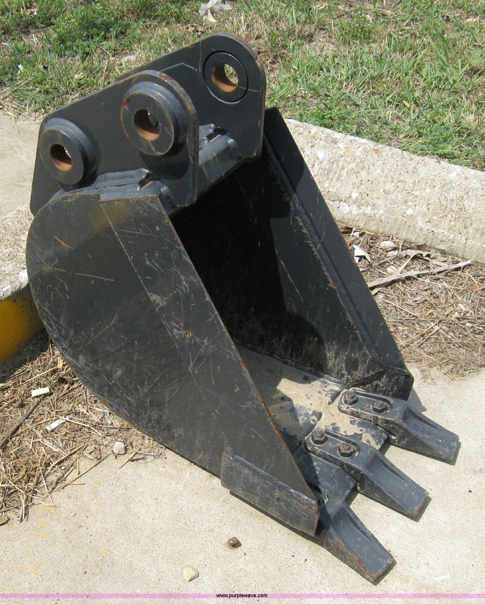 Bobcat compact excavator bucket in Fort Worth, TX | Item 8137 sold ...