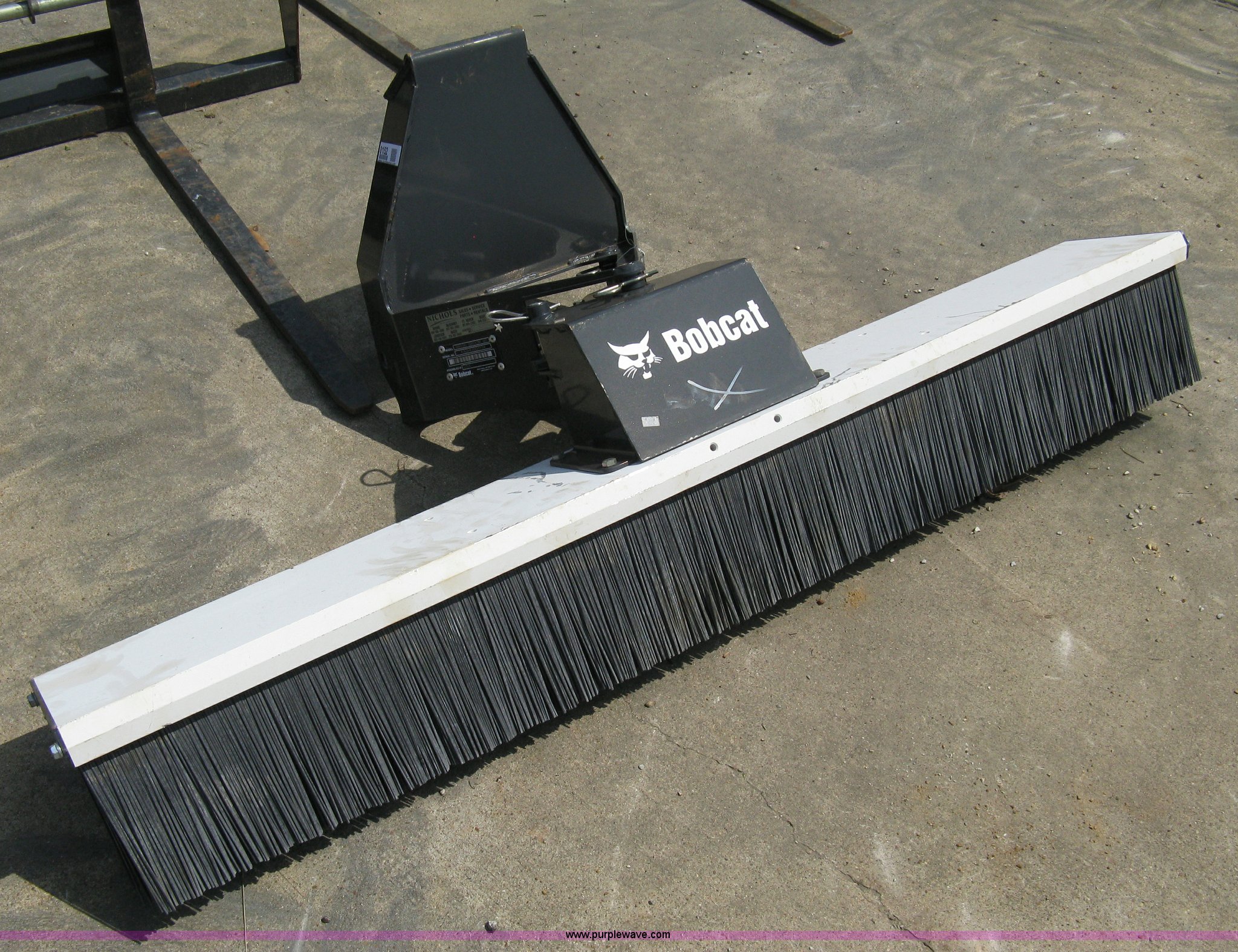 Bobcat 60" whisker broom in Fort Worth, TX | Item 8152 sold | Purple Wave