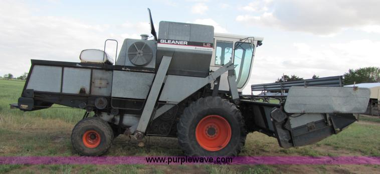 1980 Gleaner L2 combine in Fairview, OK | Item 3455 sold | Purple Wave