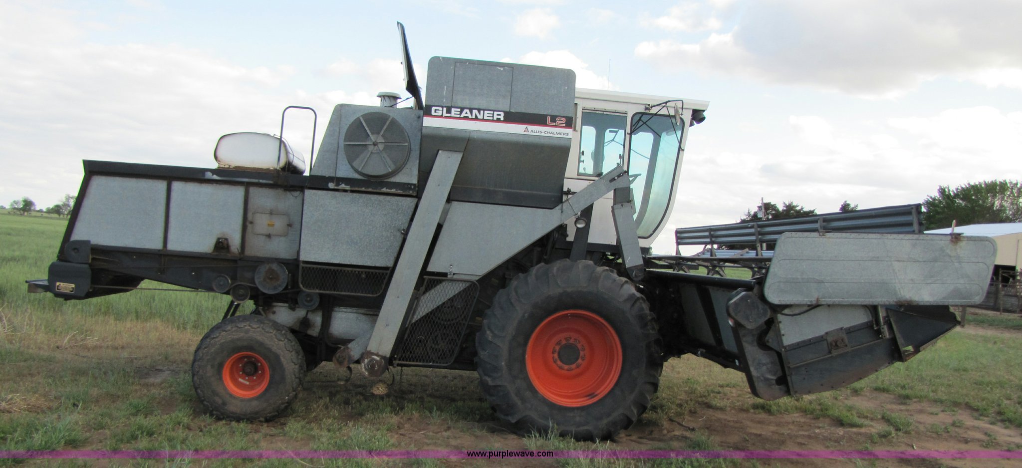 1980 Gleaner L2 combine in Fairview, OK | Item 3455 sold | Purple Wave