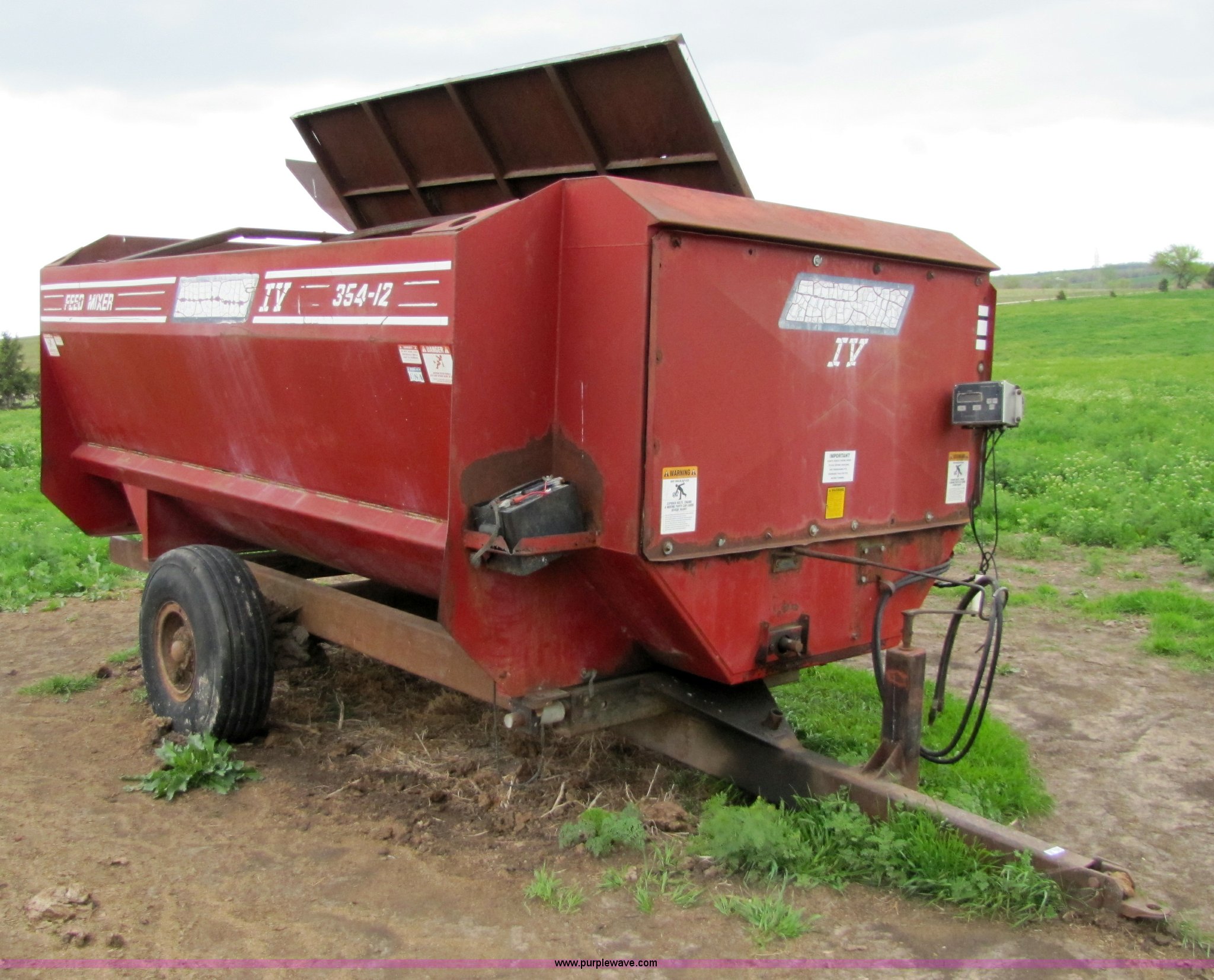 1991 RotoMix IV-Feed mixer wagon in Abilene, KS | Item 8541 sold ...
