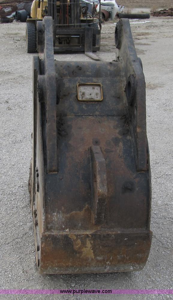 Entek 24" bucket with three teeth in Topeka, KS | Item 8975 sold ...