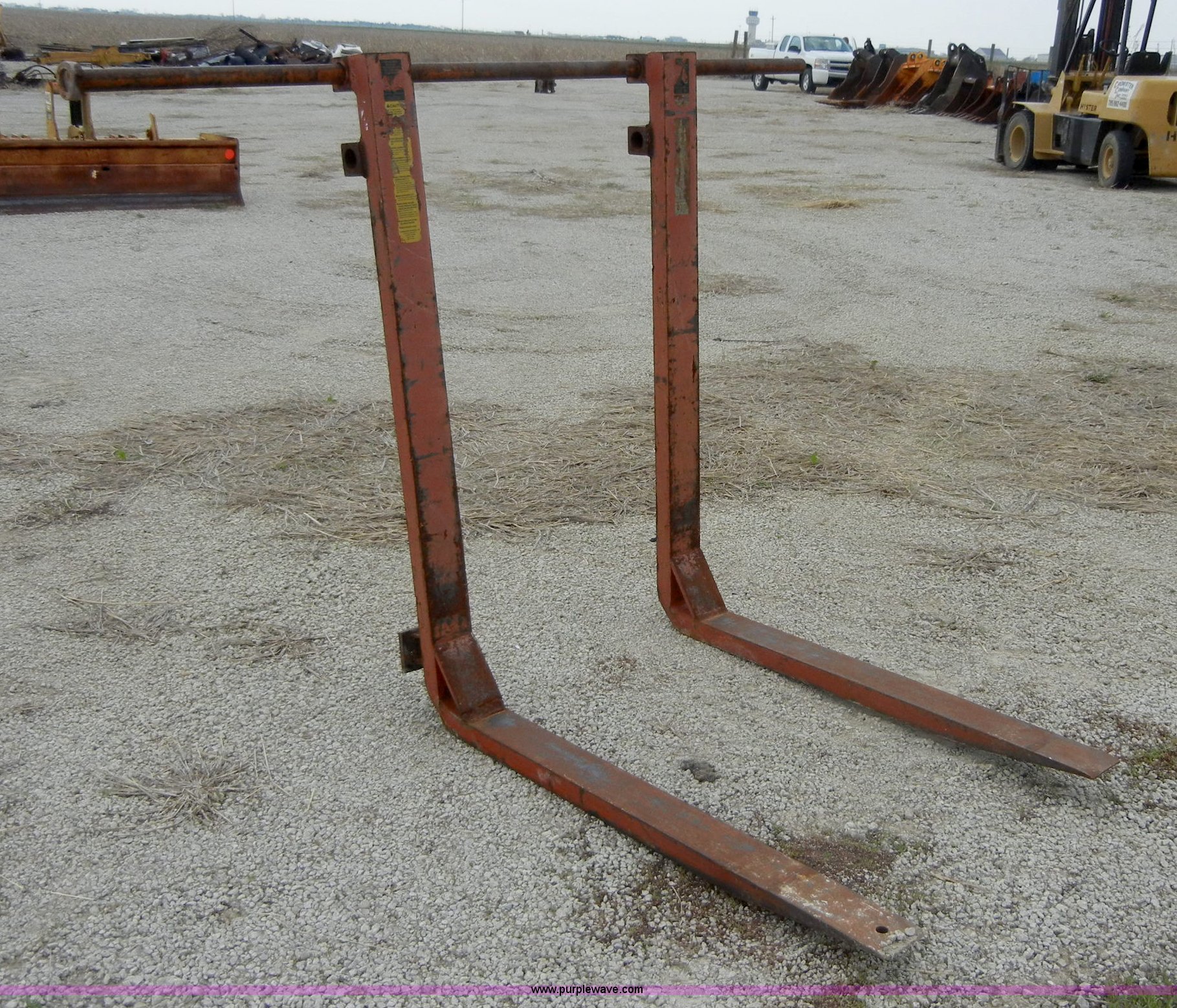 Bucket forks in Topeka, KS | Item 8702 sold | Purple Wave