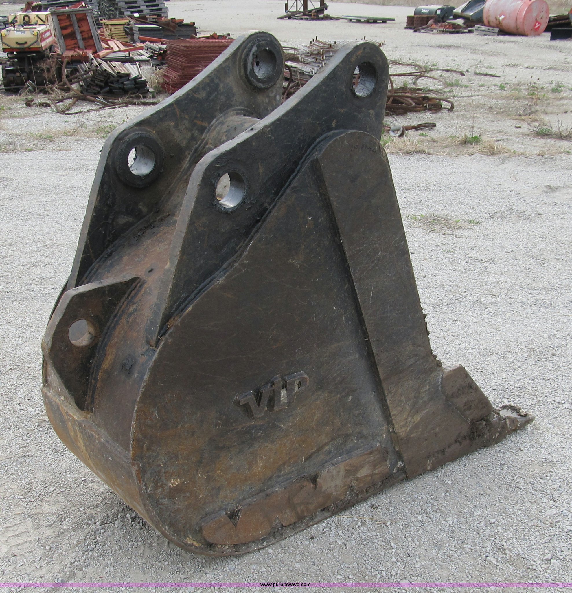 Entek 24" bucket with three teeth in Topeka, KS | Item 8975 sold ...