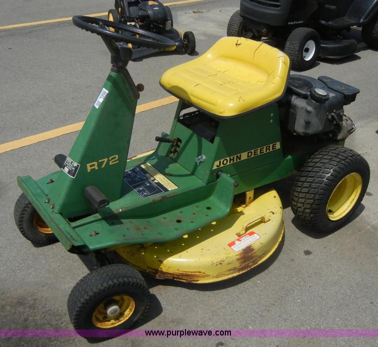 John Deere R72 riding mower in Manhattan, KS | Item 2231 sold | Purple Wave