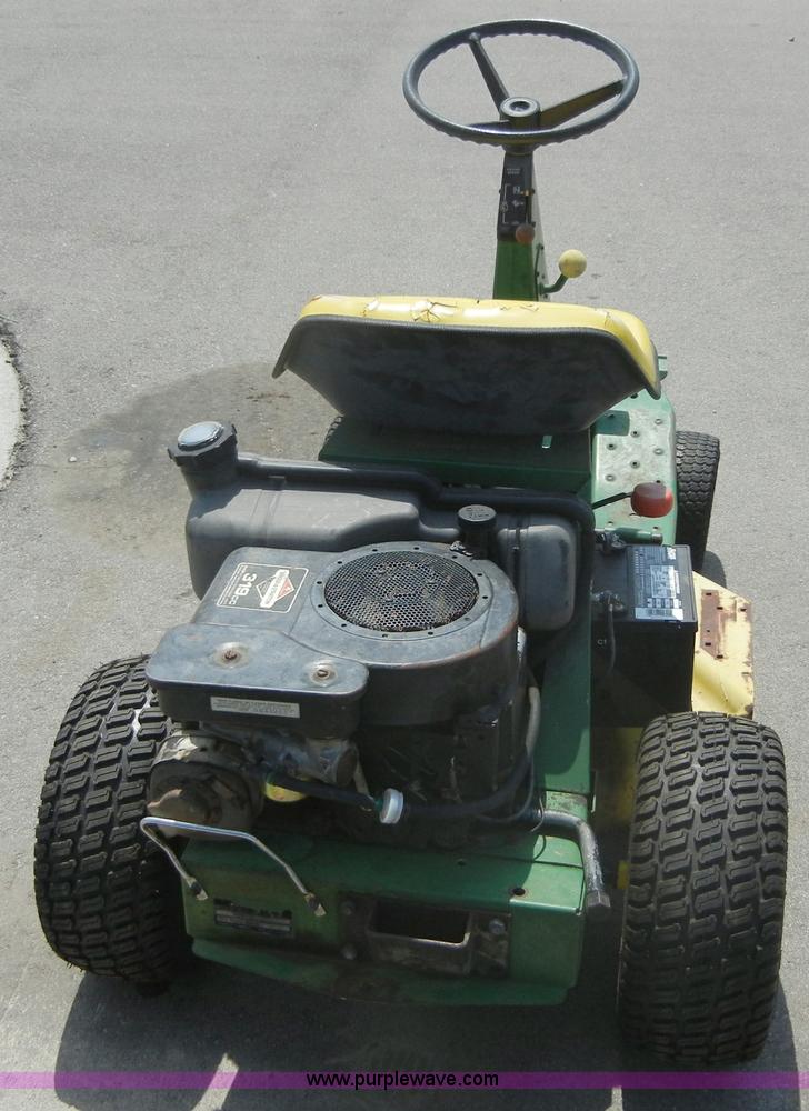 John Deere R72 riding mower in Manhattan, KS | Item 2231 sold | Purple Wave
