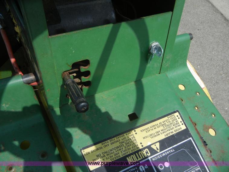 John Deere R72 riding mower in Manhattan, KS | Item 2231 sold | Purple Wave