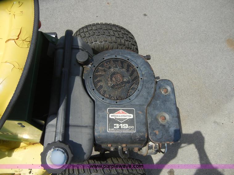 John Deere R72 riding mower in Manhattan, KS | Item 2231 sold | Purple Wave