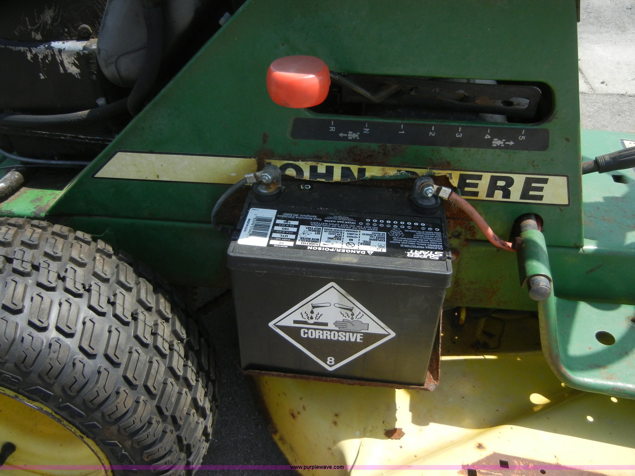 John Deere R72 riding mower in Manhattan, KS | Item 2231 sold | Purple Wave