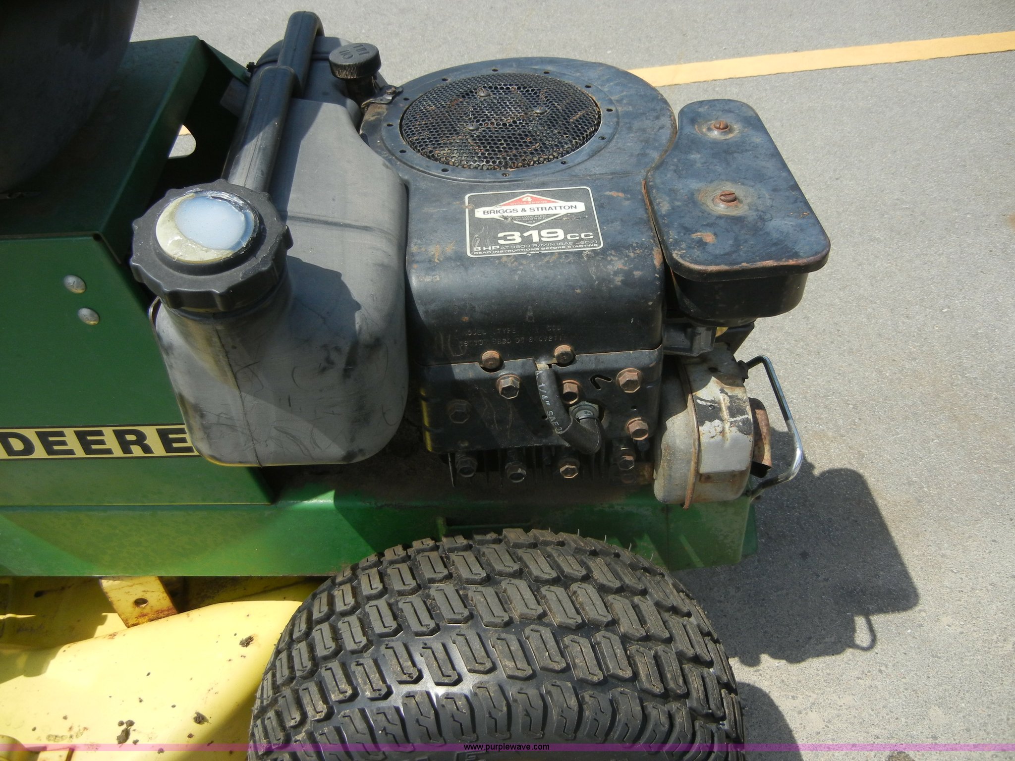 John Deere R72 riding mower in Manhattan, KS | Item 2231 sold | Purple Wave