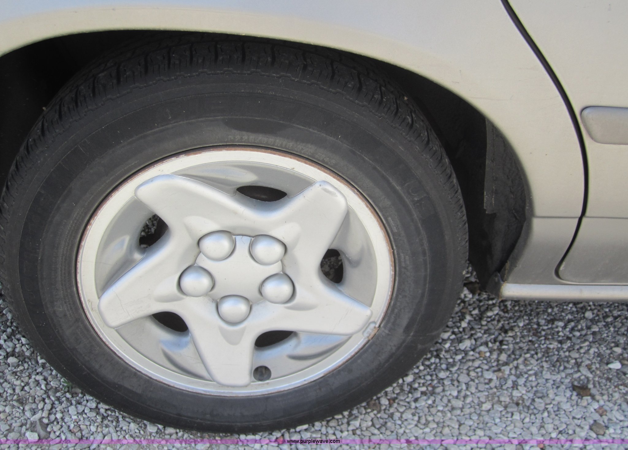 1996 Dodge Intrepid in Garden City, KS | Item 3071 sold | Purple Wave