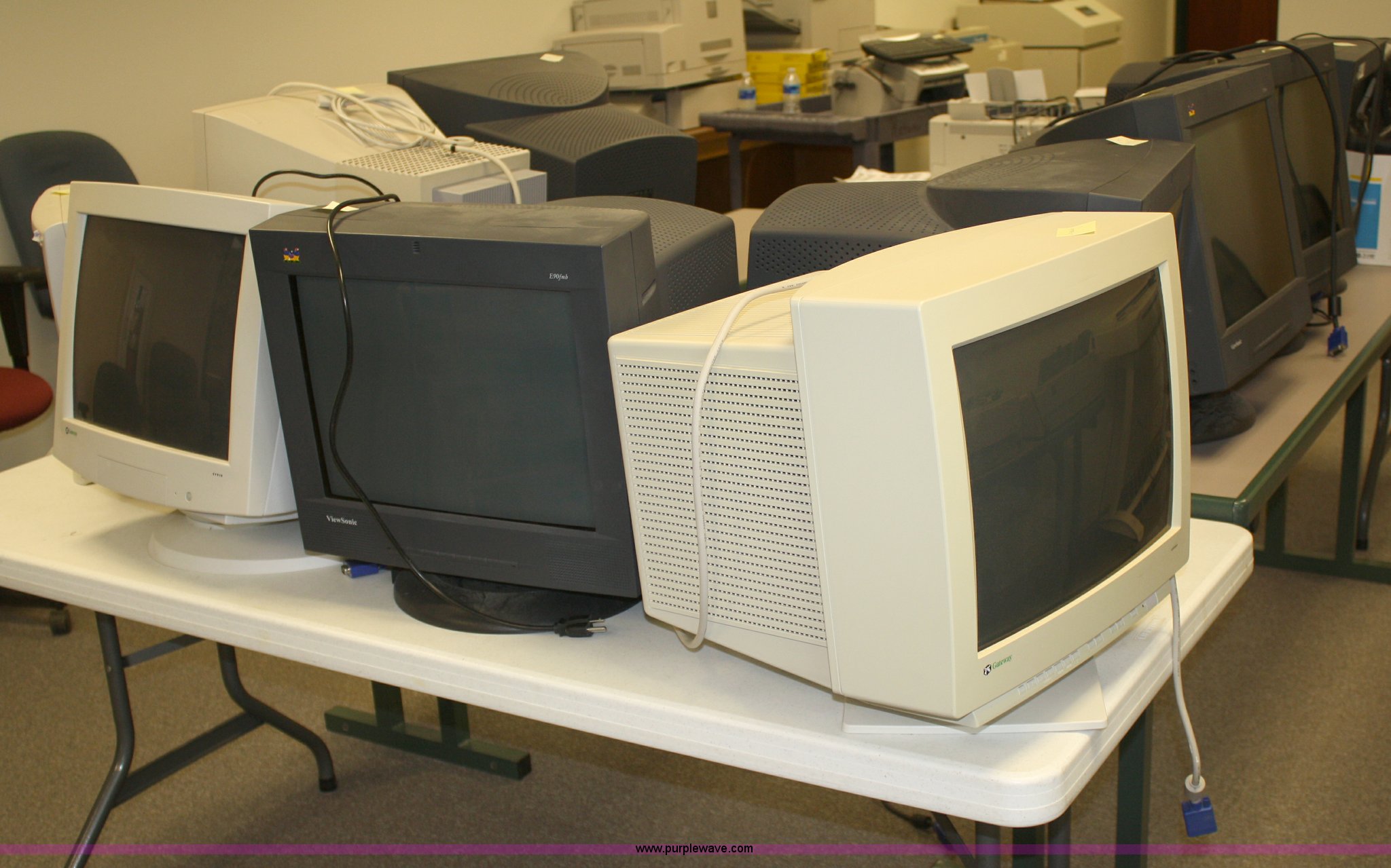 (10) assorted monitors in Paola, KS | Item 4692 sold | Purple Wave