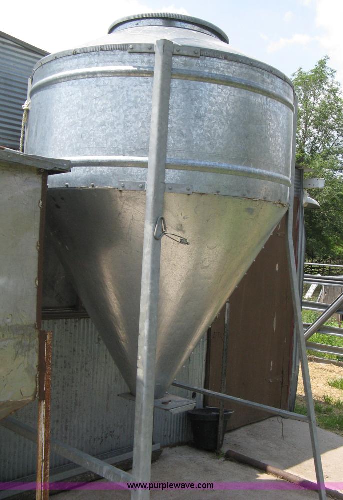 Gravity flow cone bottom grain bin on stand in Peck, KS | Item 8098 ...