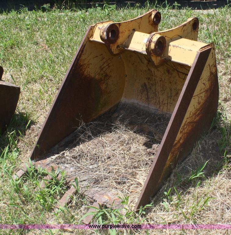 30" backhoe bucket in Lecompton, KS | Item 4724 sold | Purple Wave