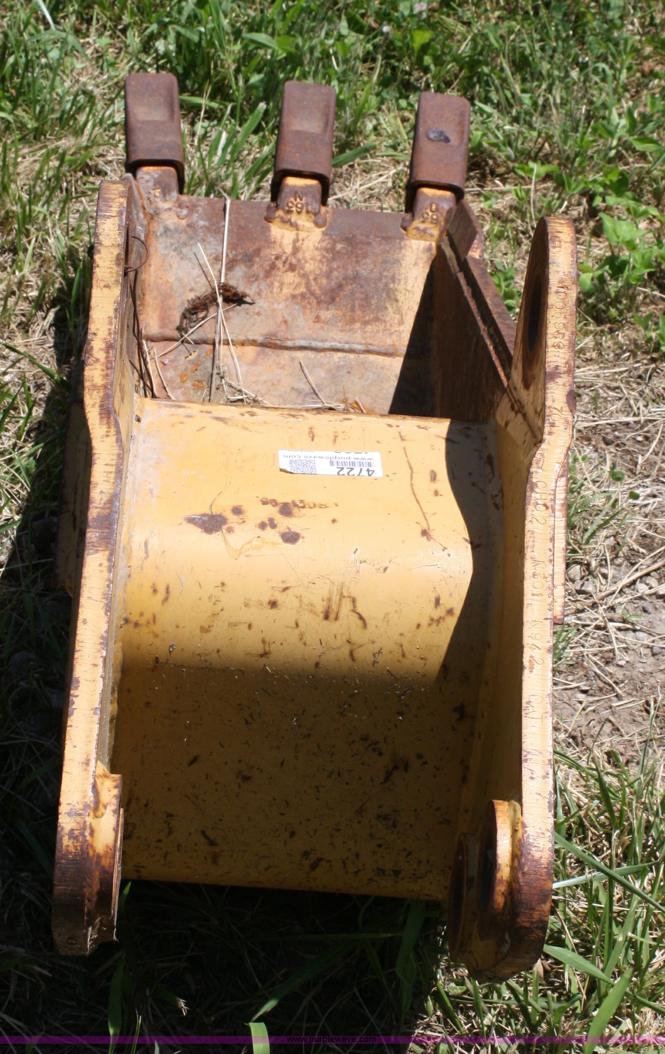 12" backhoe bucket in Lecompton, KS | Item 4722 sold | Purple Wave