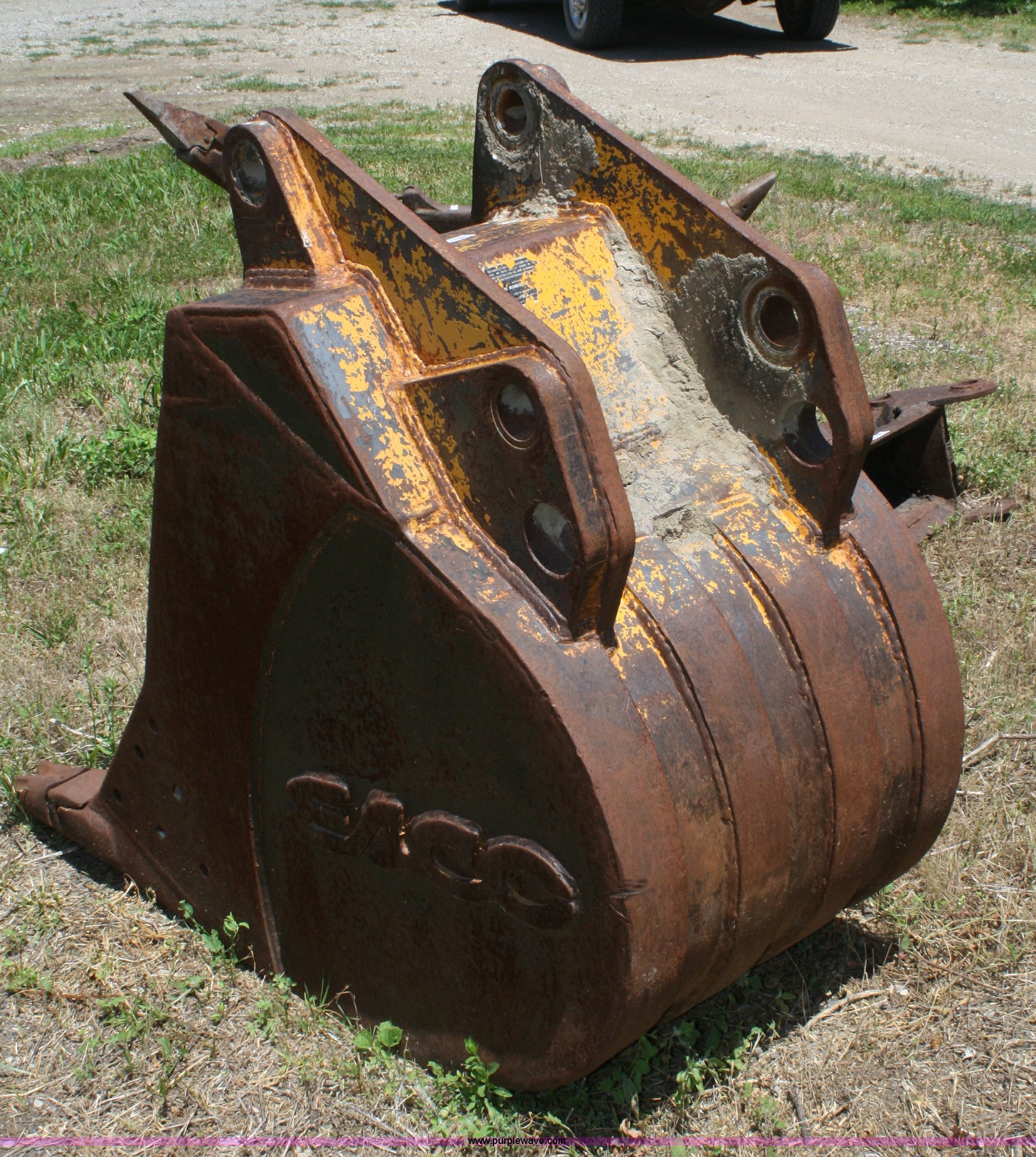 Esco 30" excavator bucket in Lecompton, KS | Item 4725 sold | Purple Wave