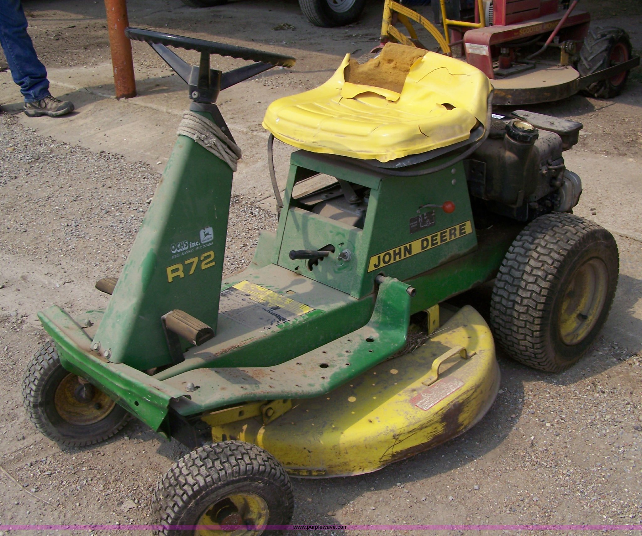John Deere R72 lawn mower in La Crosse, KS | Item 7322 sold | Purple Wave