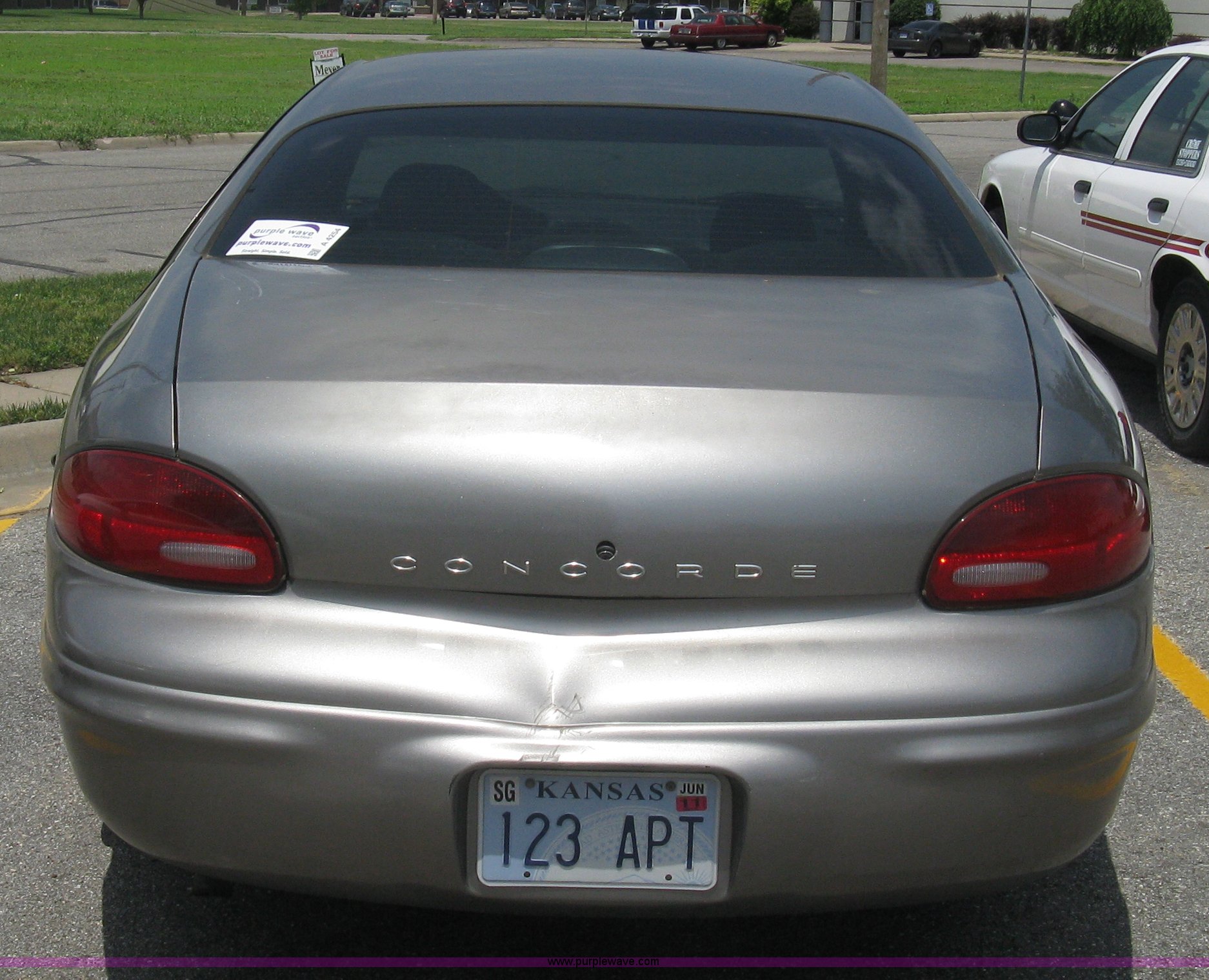 1999 Chrysler Concorde LX in Haysville, KS | Item A4254 sold | Purple Wave