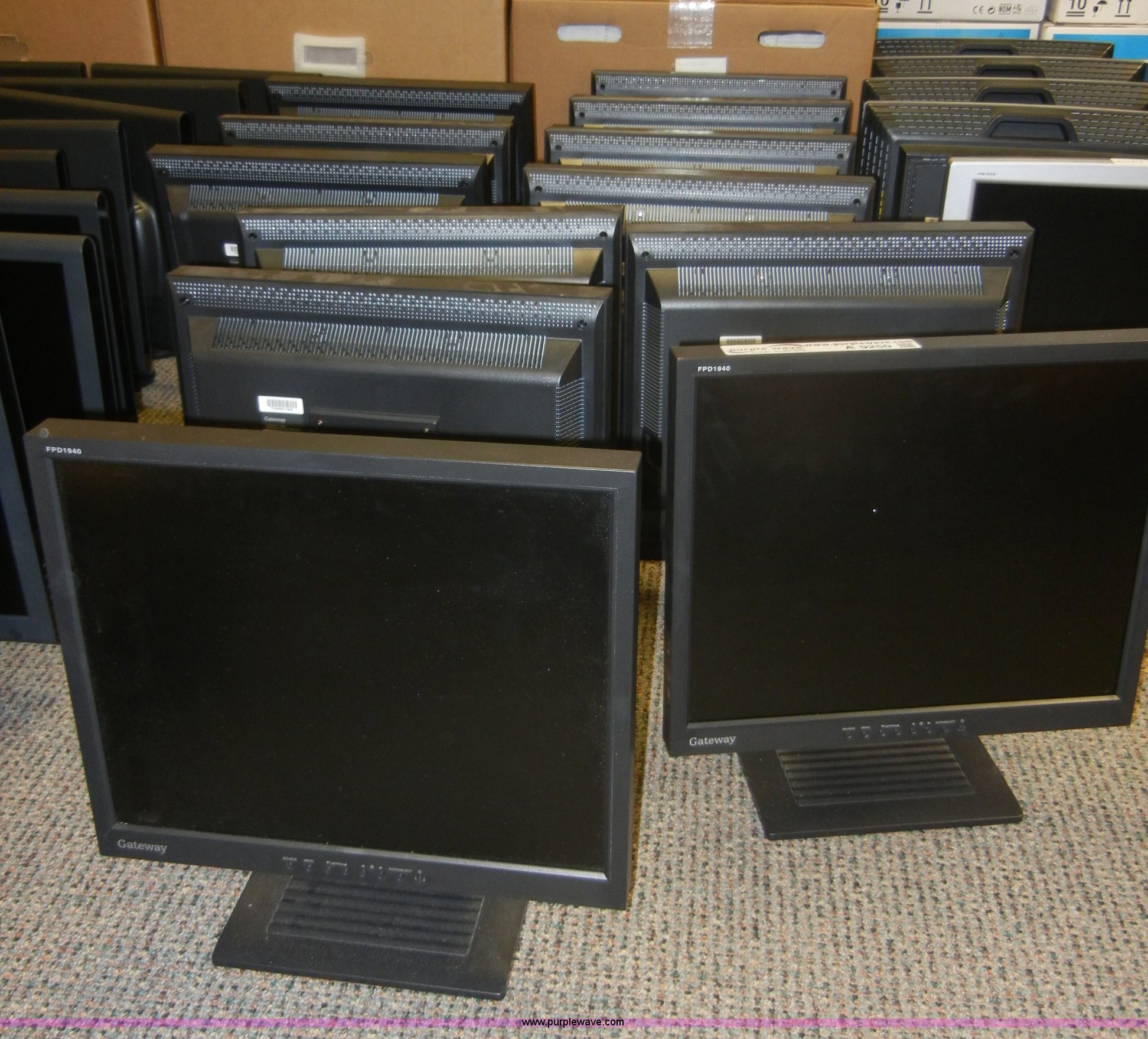 (12) 2004 Gateway FPD1940 monitors in Manhattan, KS | Item A9250 sold ...