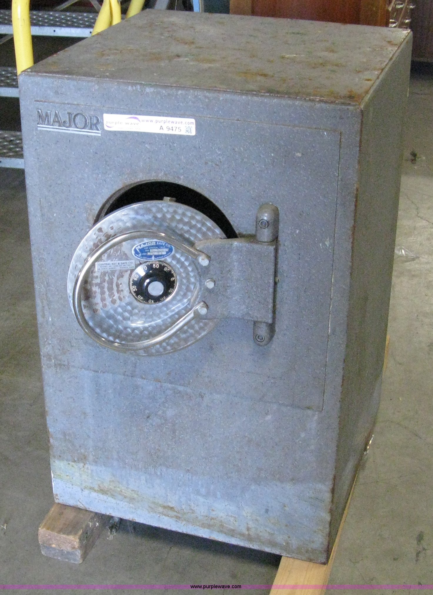 Major steel safe in Wichita, KS | Item A9475 sold | Purple Wave