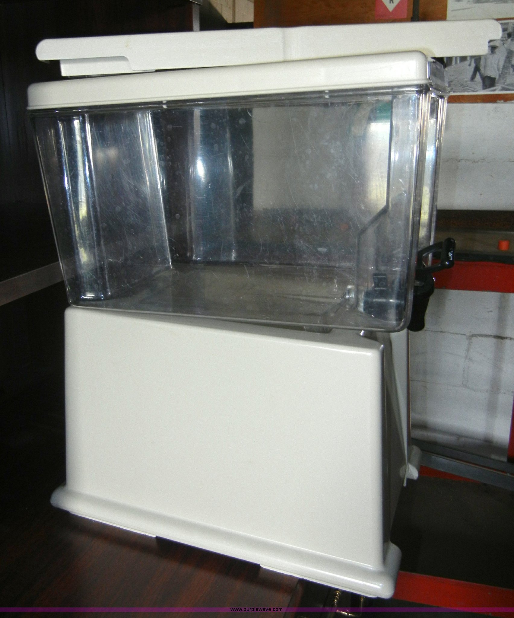 Assorted appliances in Fort Riley, KS | Item A9180 sold | Purple Wave