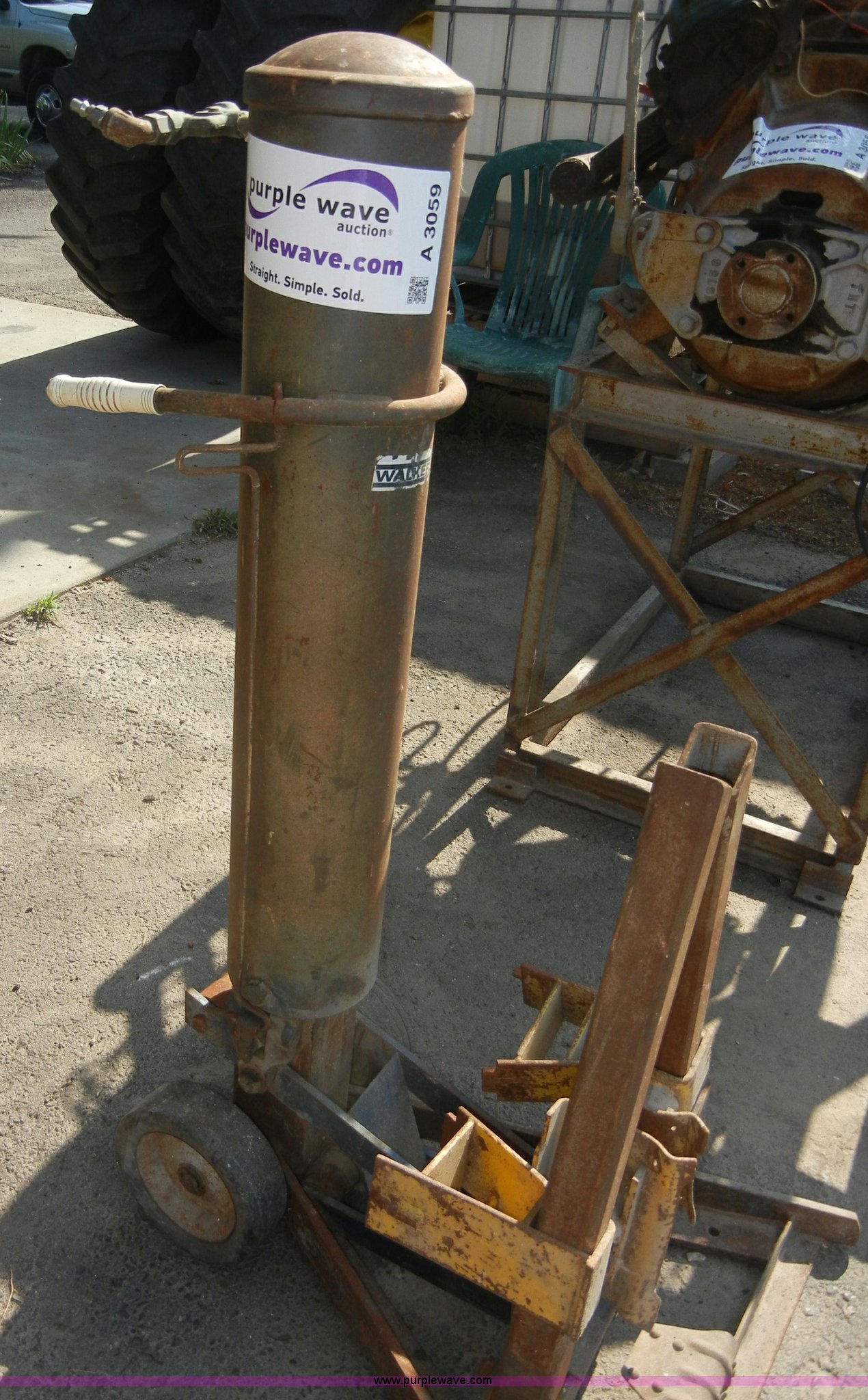 Walker air bumper jack in St Marys, KS | Item A3059 sold | Purple Wave