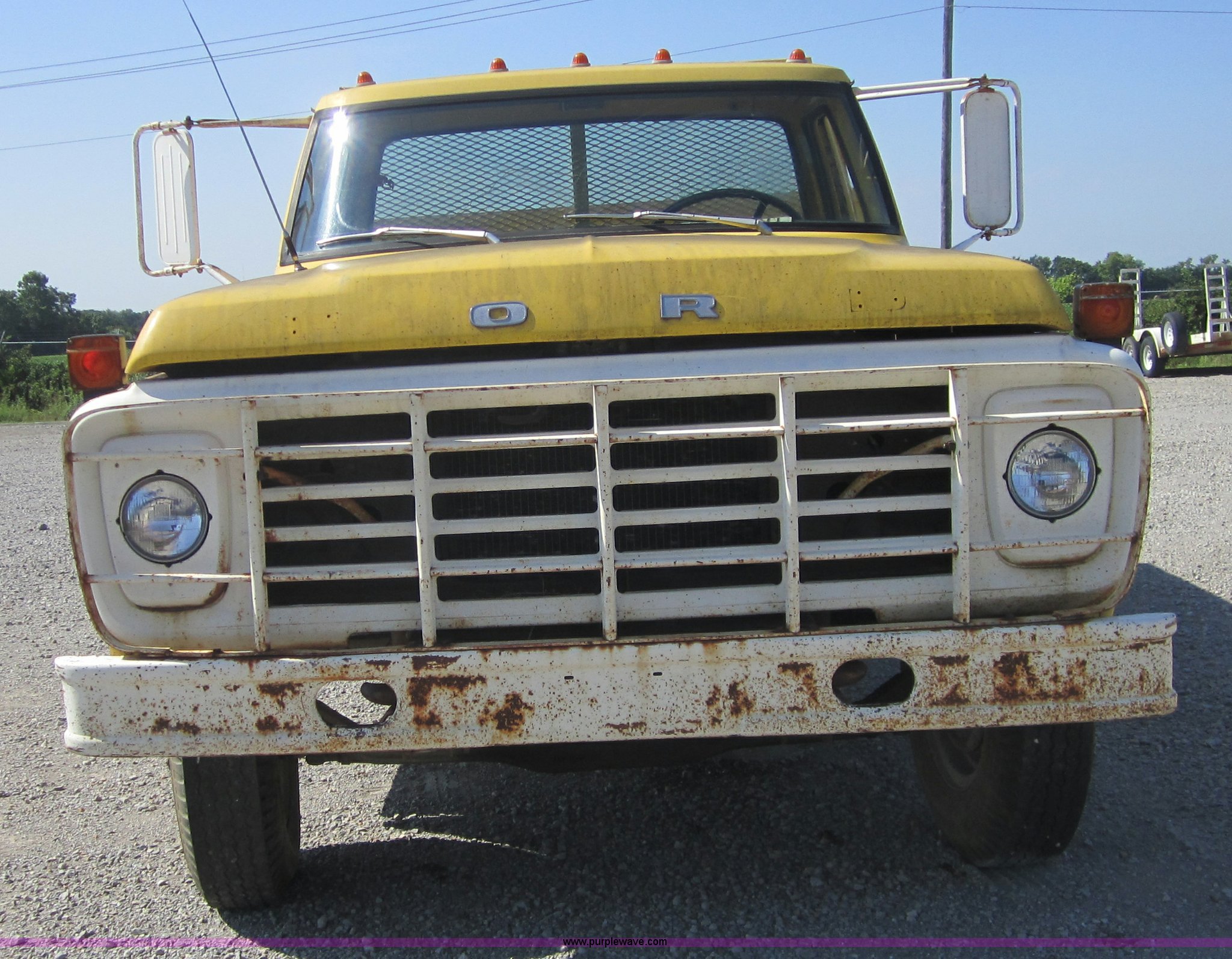 1973 Ford F600 dump truck in Girard, KS | Item A4767 sold | Purple Wave